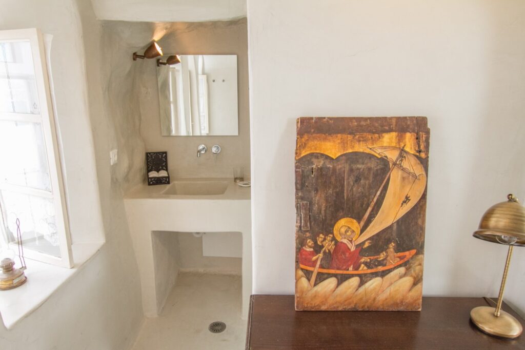 The Cave House – Hector Cave House